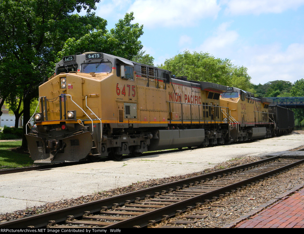 UP 6475 Leads a Loaded Coal Train East